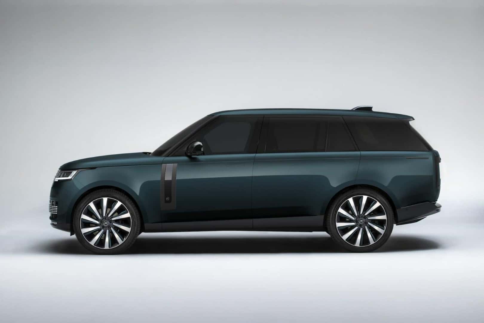 Which Range Rover Model Offers 3 Rows? | Land Rover Hinsdale
