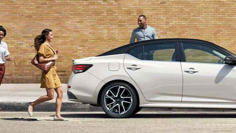 2025 Nissan Sentra vs 2025 Toyota Corolla Comparison l Maus Nissan