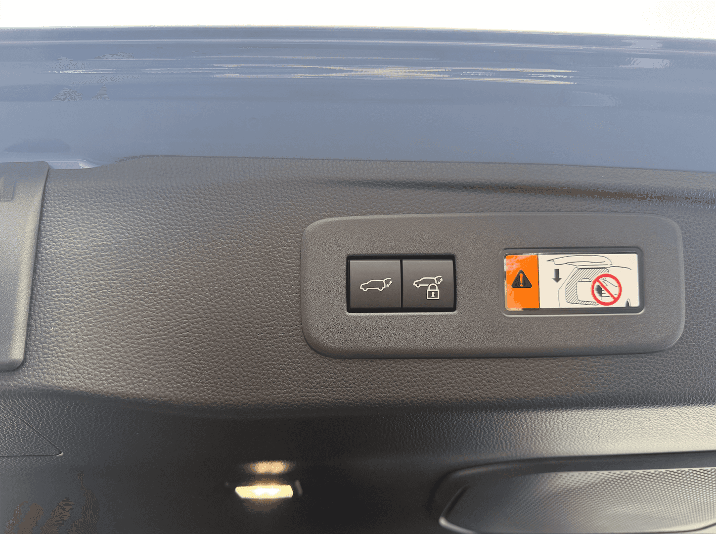 Discover the Convenience of the Power Liftgate and Lock Button on the ...