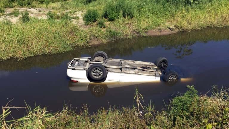 Just In Case, Here’s How to Get Out of a Sinking Car